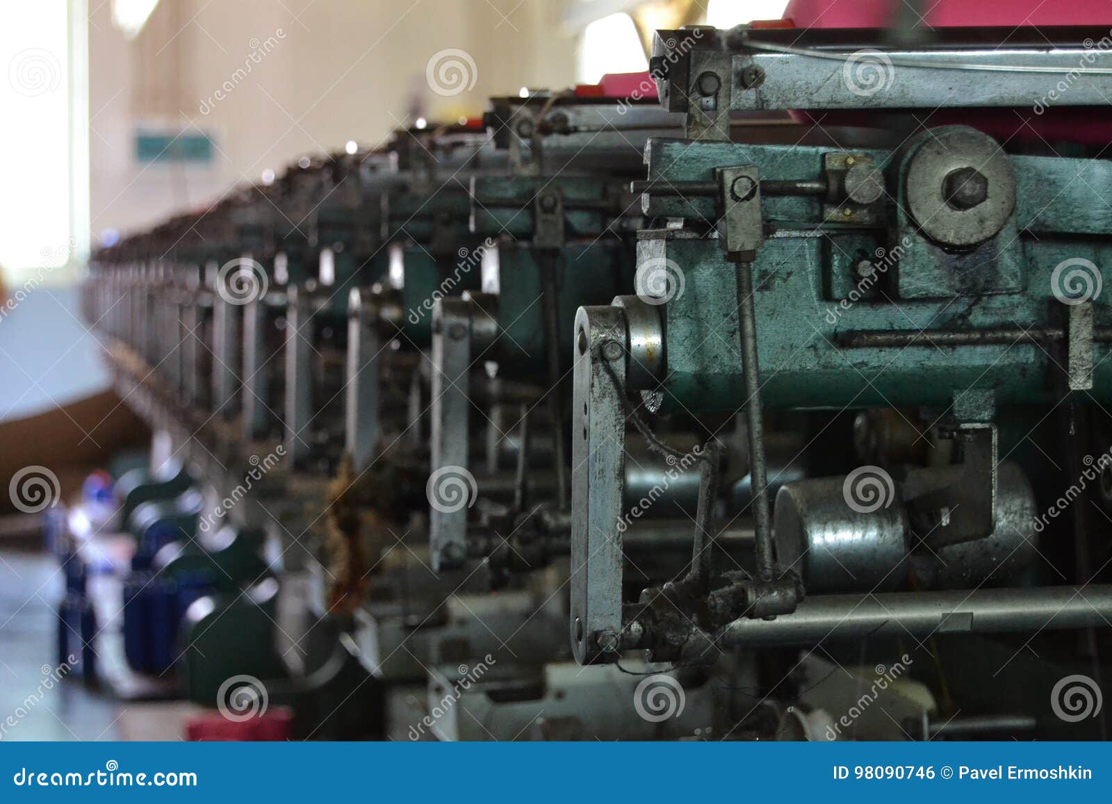 Thread workshop editorial photo. Image of chinese, equipment - 98090746