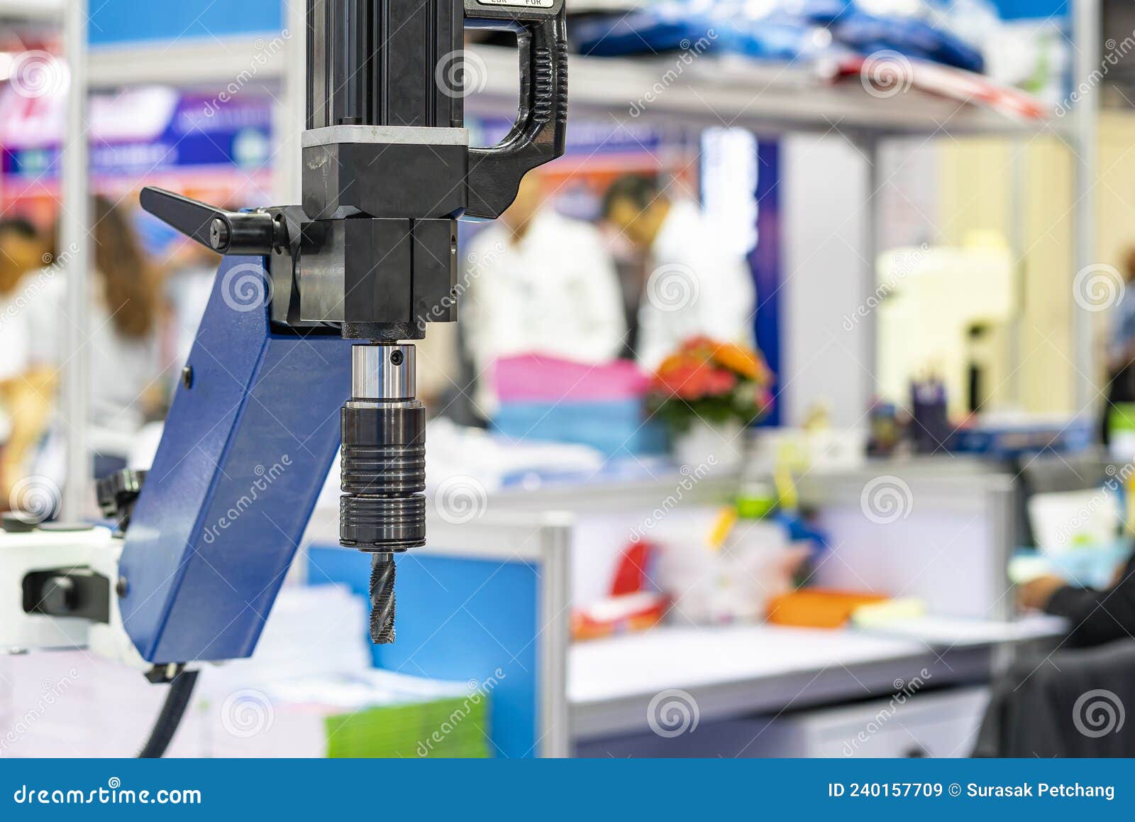 Threading Tap Tool Setting on Collet Chuck of Accuracy Universal High ...