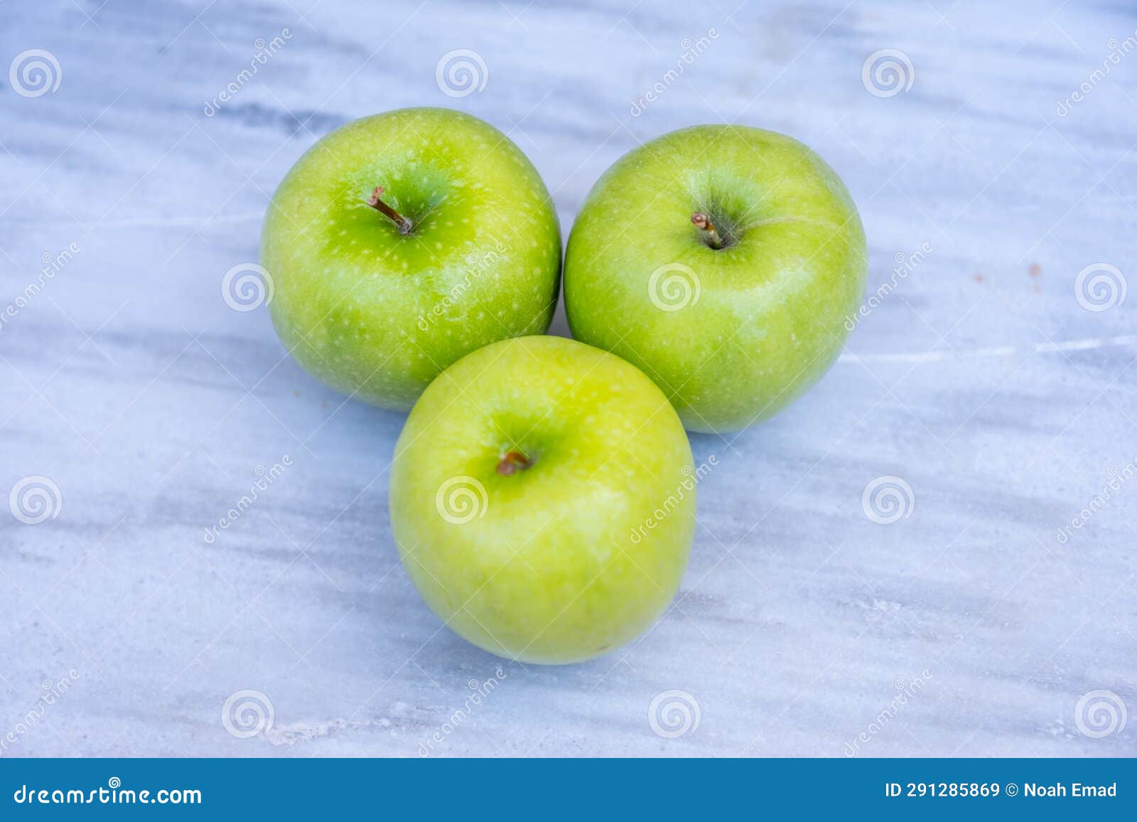 Three Apples Sitting Next To Each Other Stock Image - Image of natural ...