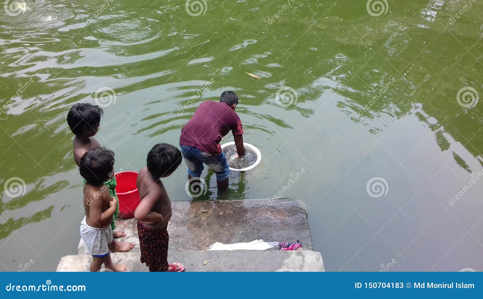 Three Baby Looks Fish, How To Play Fish in a Pond Editorial Stock Photo ...