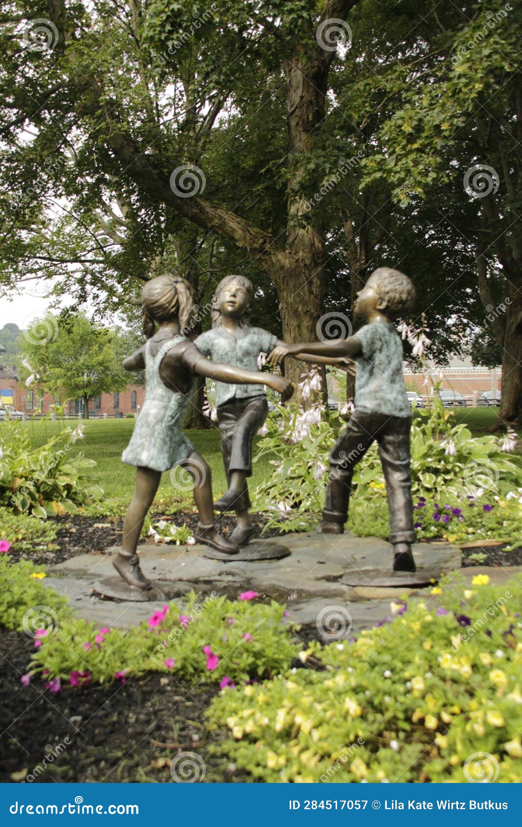 Three Children Playing in the Park Statue, Clinton, Ma Central Park ...