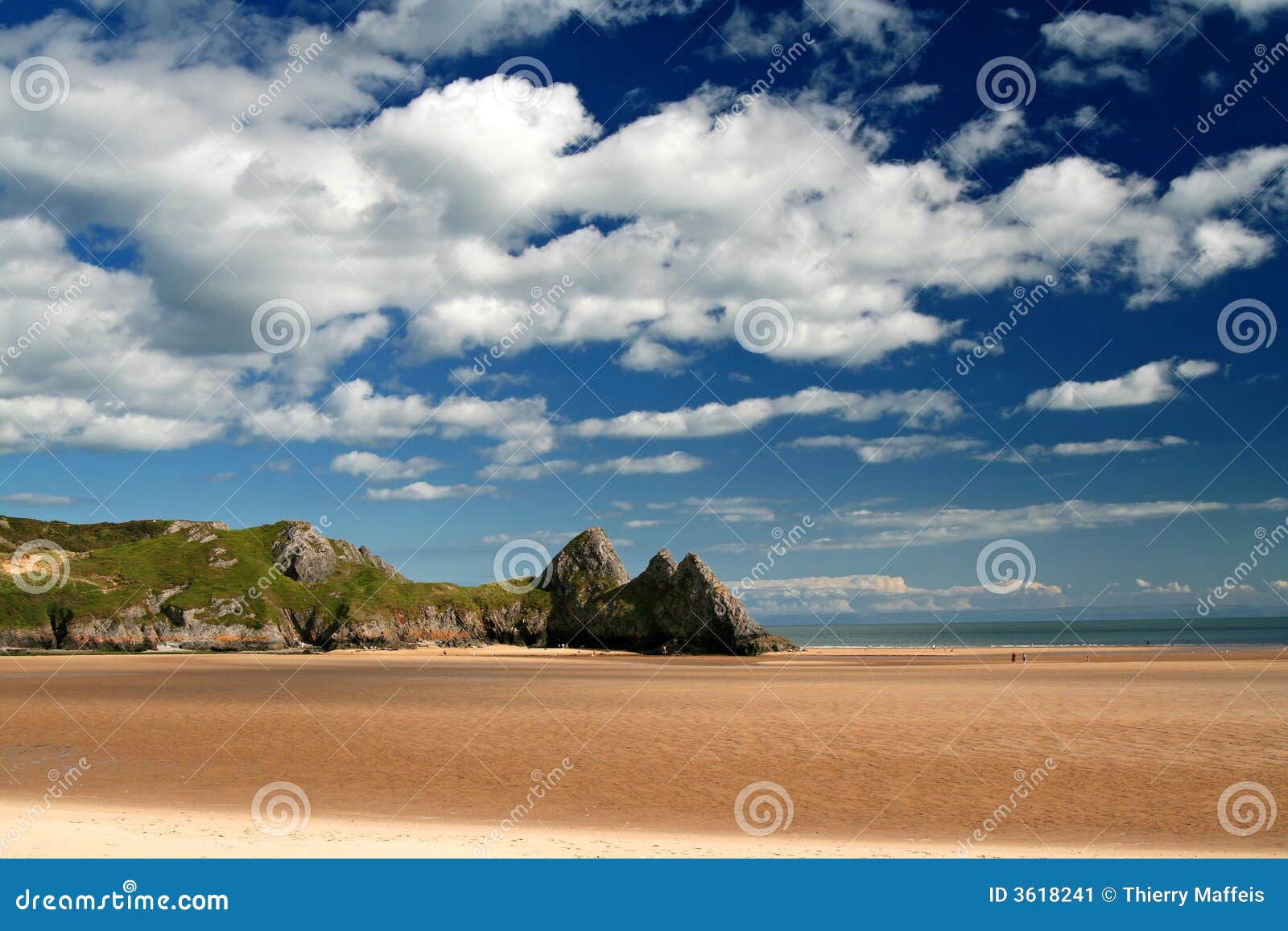 Three cliff bay stock image. Image of deserted, cliffs - 3618241