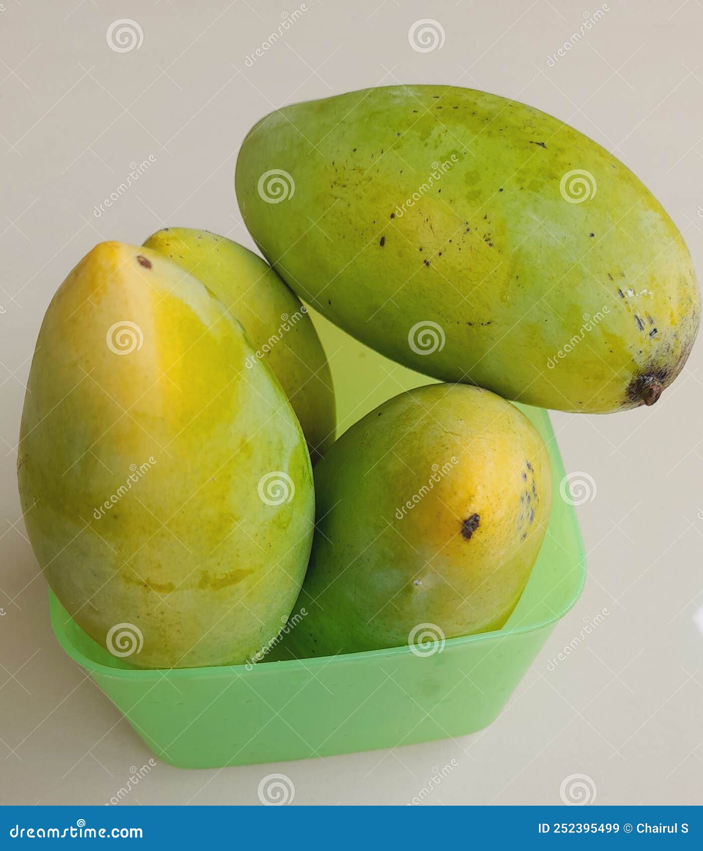Three Fresh Mangoes in Tupperware Stock Image - Image of mangoes, fresh ...