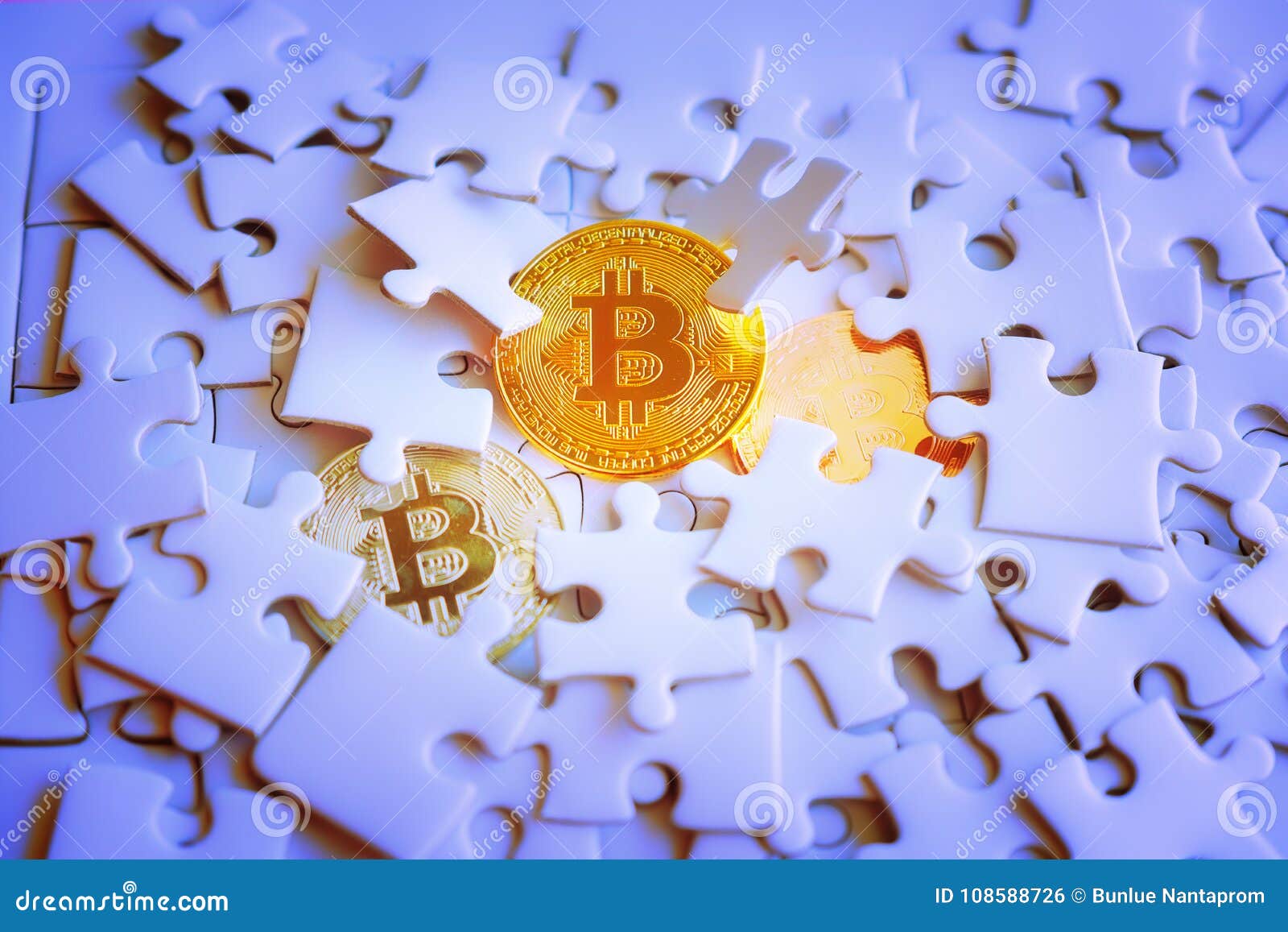 Three Gold Bitcoin on White Jigsaw or Puzzle, Cryptocurrency. Mi Stock ...