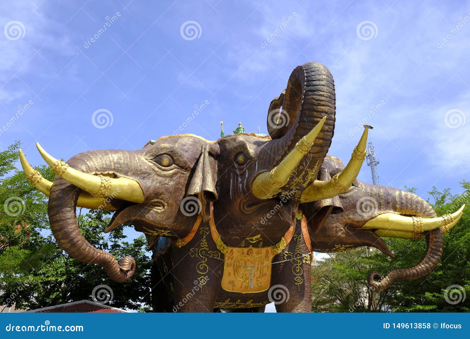 Three Headed Elephant Statue Editorial Stock Photo - Image of wisdom ...