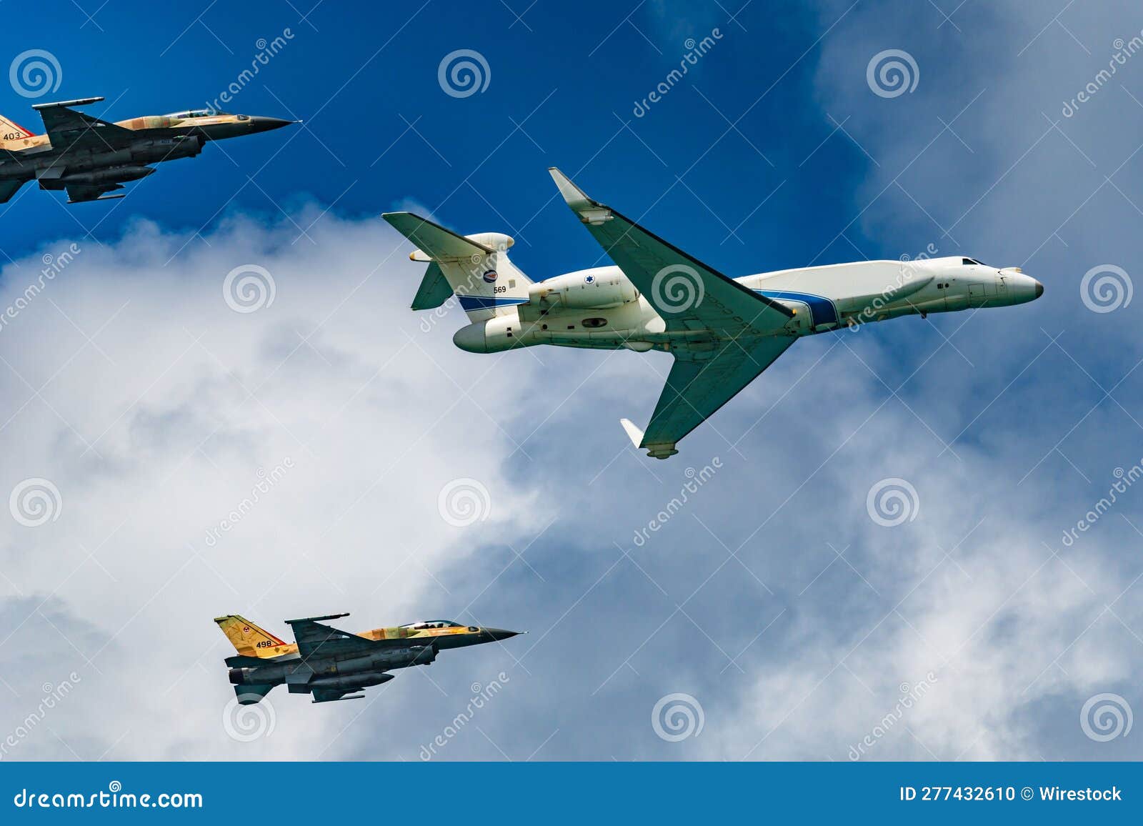 Jets flying in formation editorial image. Image of wings - 277432610