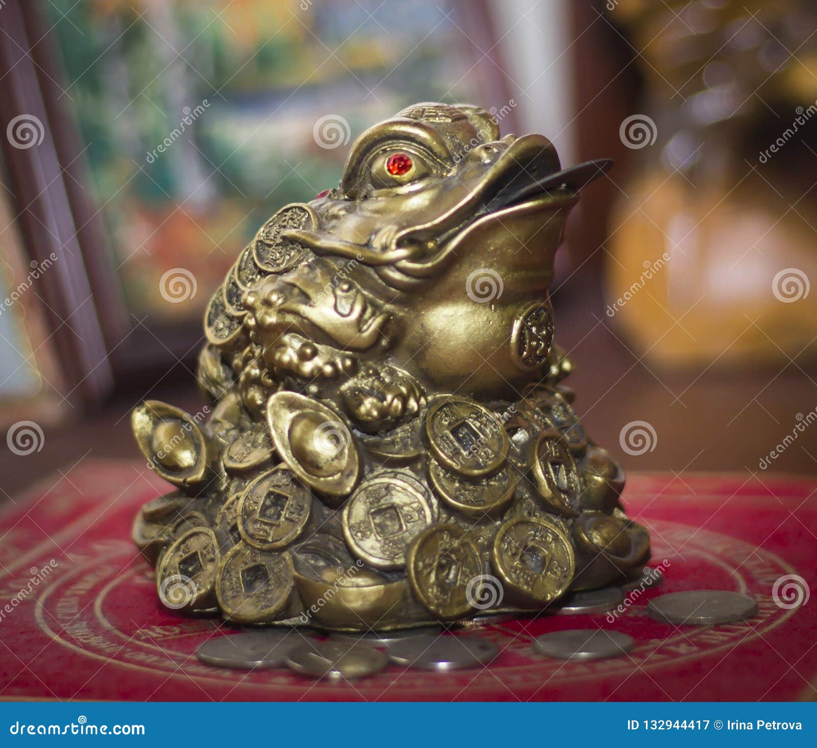 Three Legged Toad with Gold Coin Stock Image - Image of eastern ...