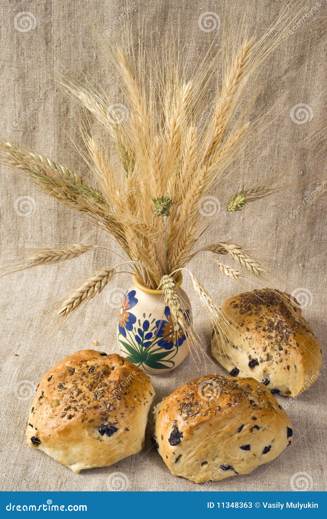 Three Loaves of Olive Bread Stock Image - Image of cooking, vase: 11348363