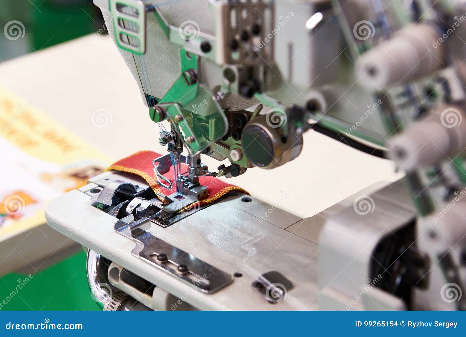 Three Needle Five Threaded Industrial Sewing Machine of Flat Bed Stock ...