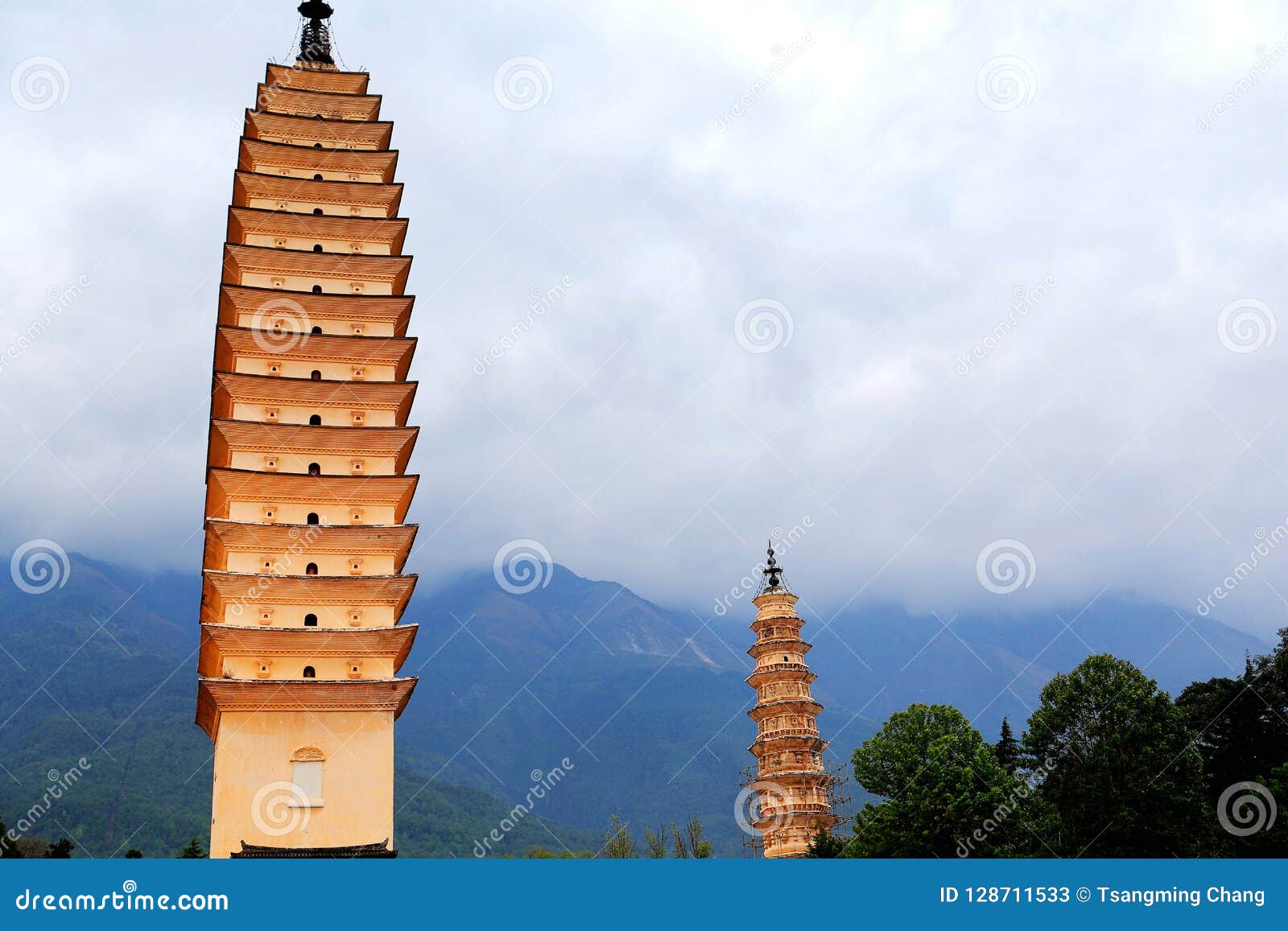 The Three Pagoda of Chong Sheng Temple Stock Image - Image of china ... The Three Pagoda of Chong Sheng Temple Stock Image - Image of china ...