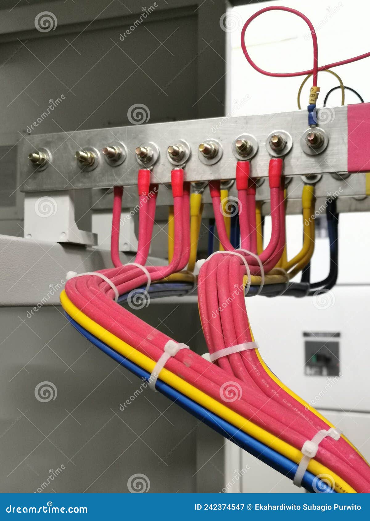 Three Phase Single Core Cables Connection in Low Voltage Switchboard ...