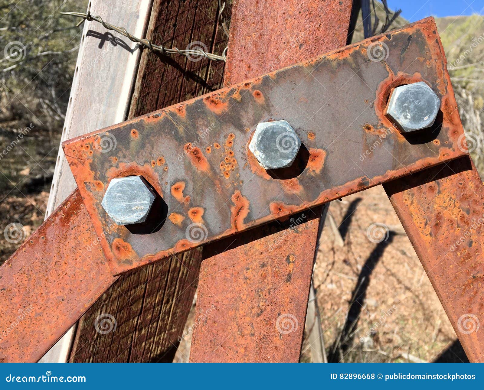 Three Point Connection Picture. Image: 82896668