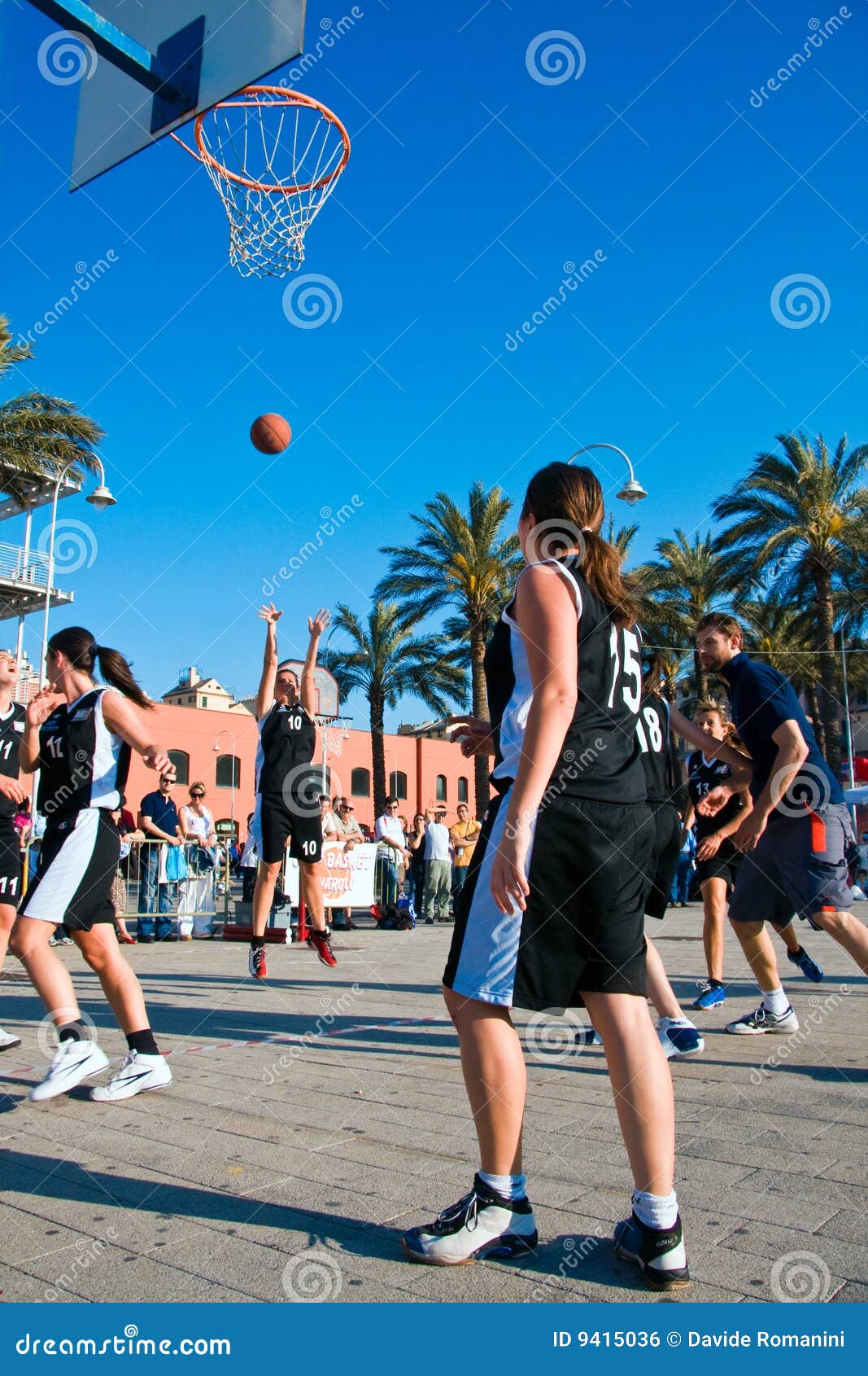 Three points shot editorial photo. Image of score, defense - 9415036