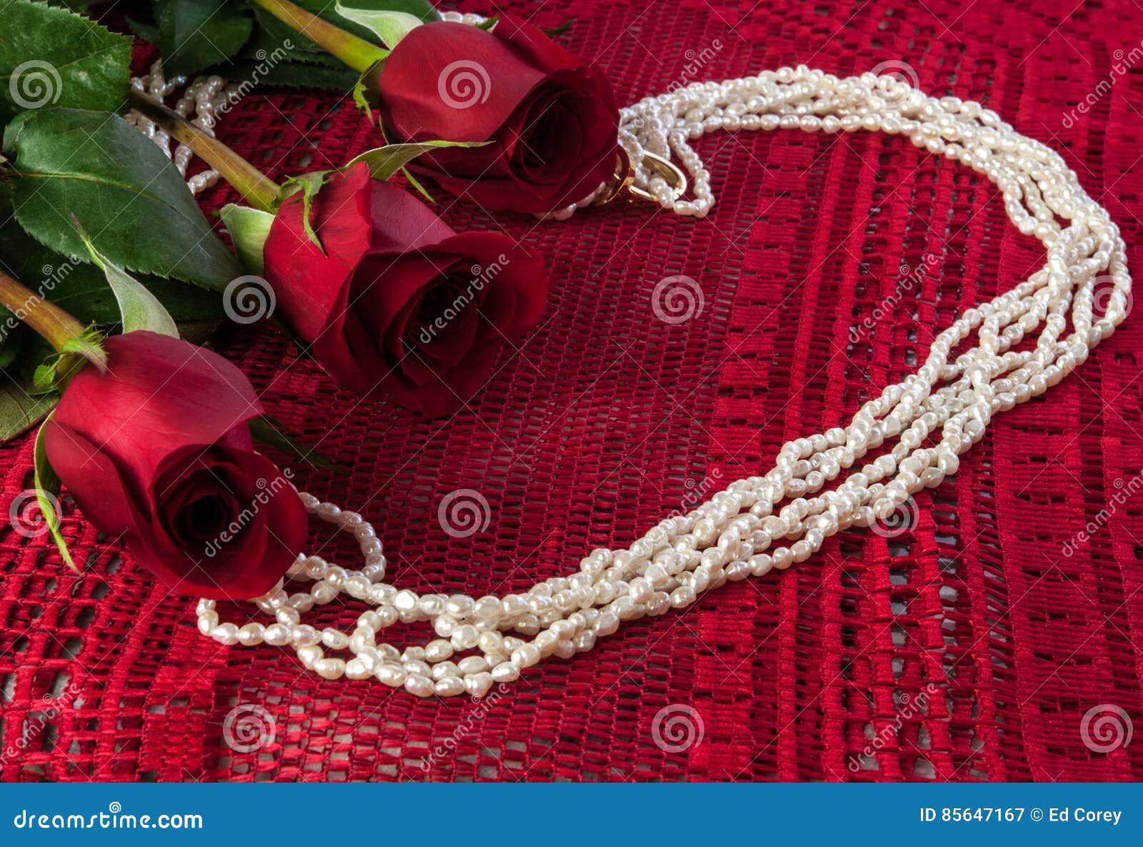 Three Red Rose and Pearl Heart Stock Image - Image of elegance, beauty ...
