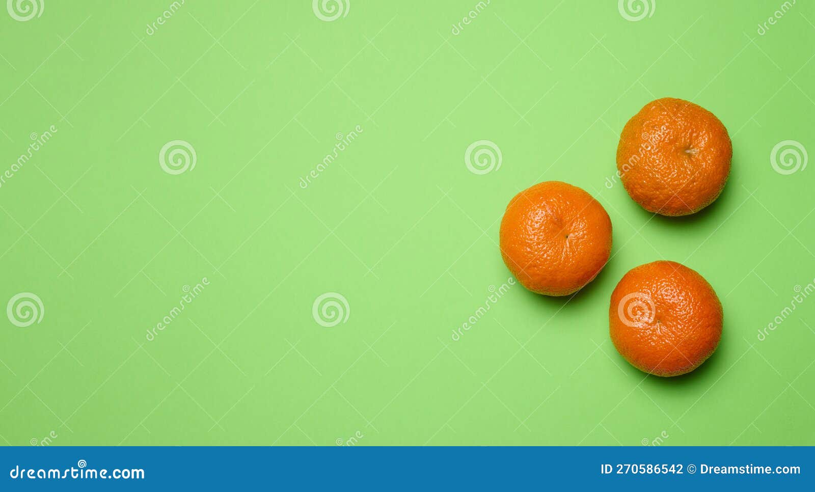 Three Ripe Mandarins on Green Background, Top View. Ripe Fruit Stock ...