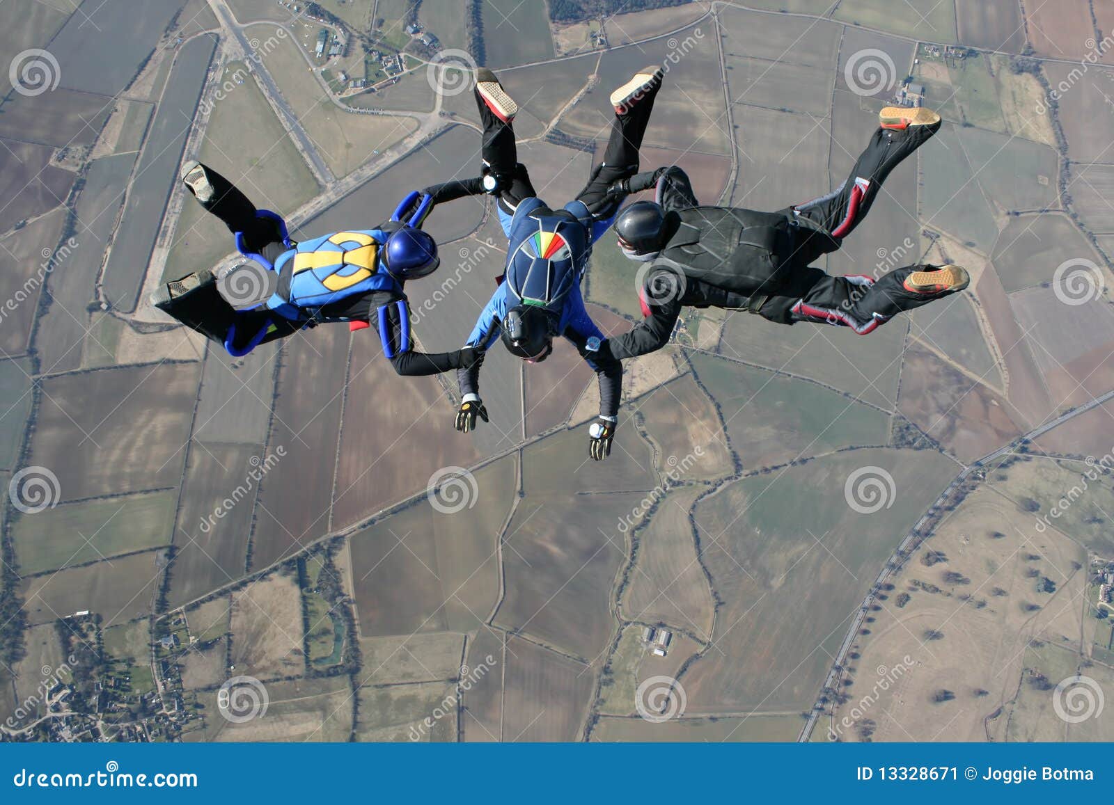 Three Skydivers in Freefall Stock Image - Image of thrill, jumping ...
