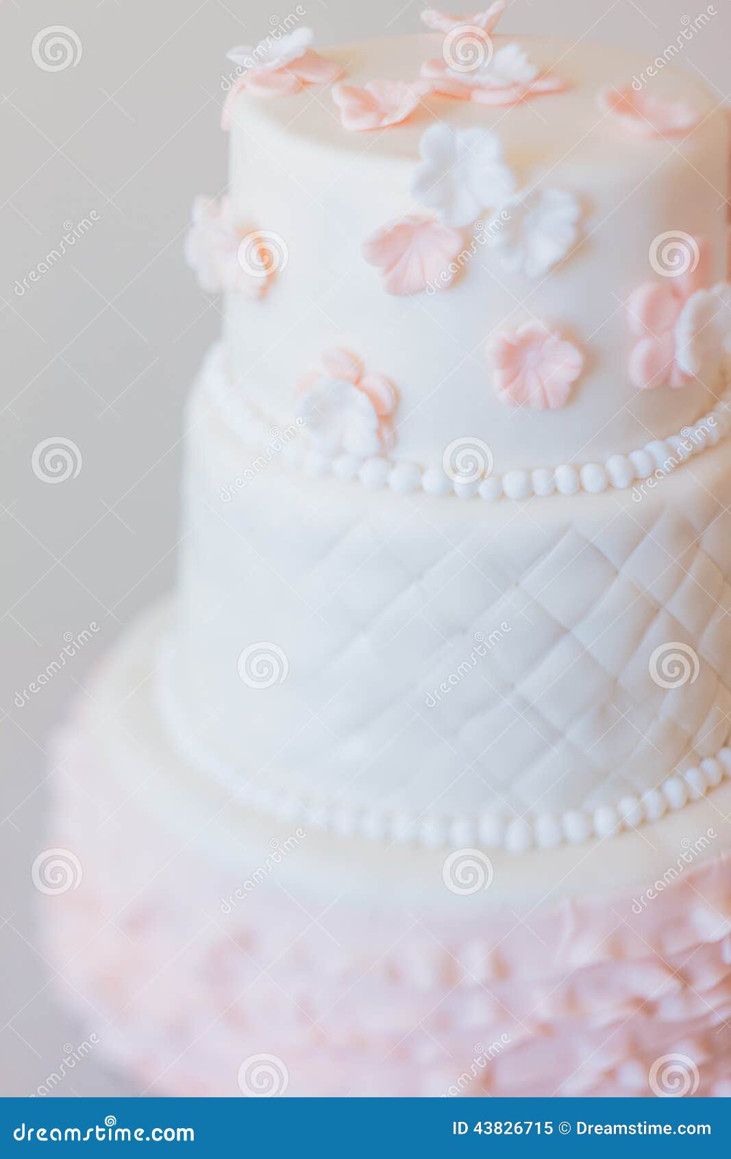 Three-story cake stock image. Image of blur, three, flowers - 43826715