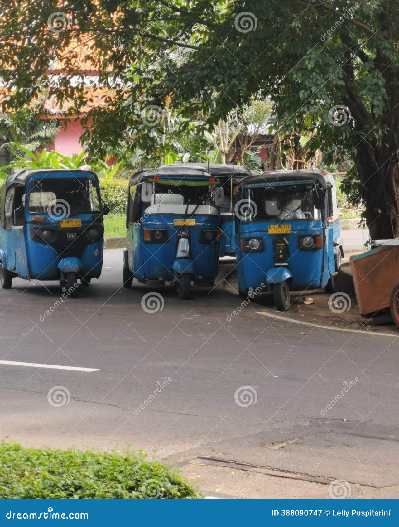 Three-wheeled Cars Stock Photography | CartoonDealer.com #23595386