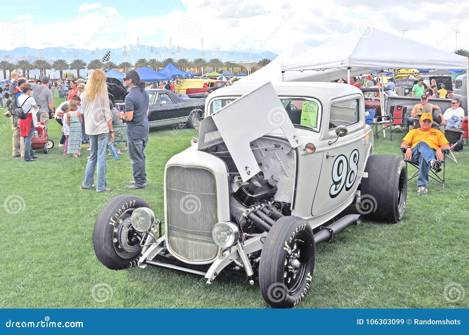 Old School Hot Rod editorial stock image. Image of suspension - 106303099