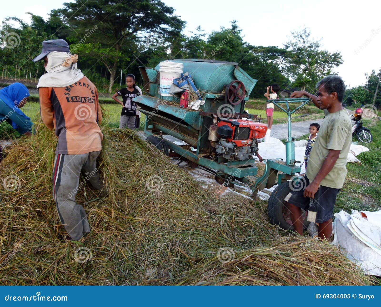 Threshing machine editorial image. Image of threshing - 69304005
