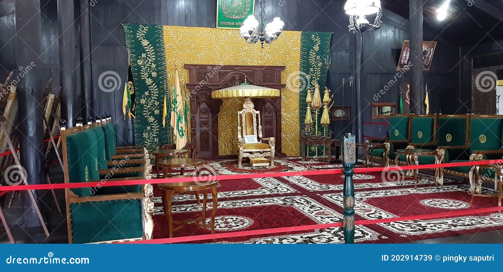 The Throne of the King Java Stock Image - Image of estate, screenshot ...