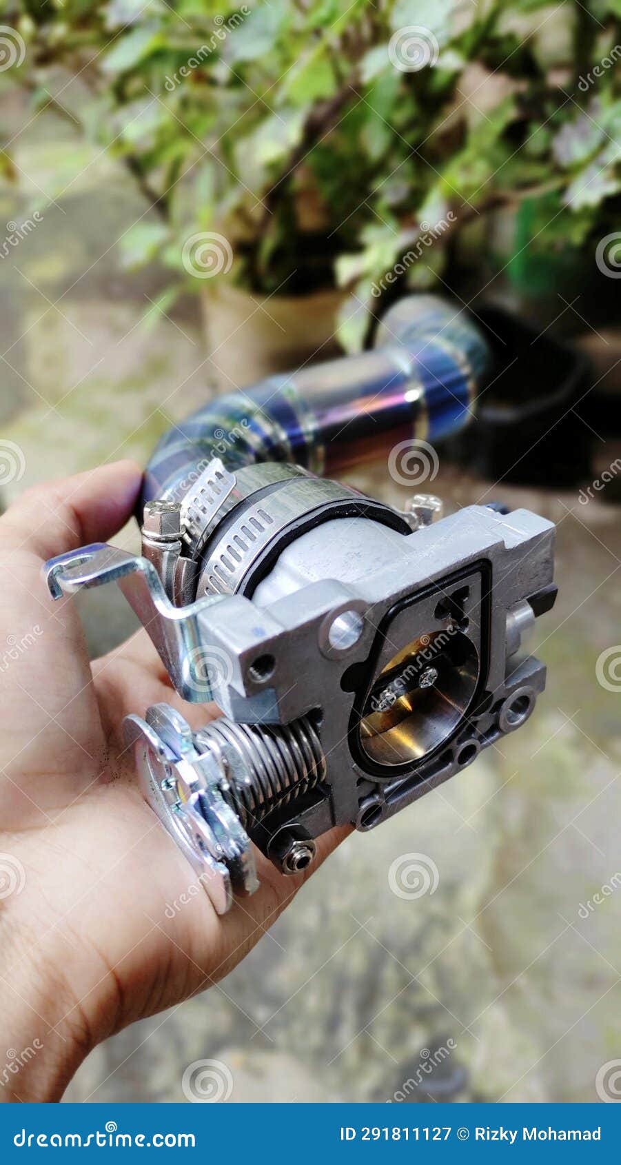 The Throttle Body Functions To Regulate the Air Intake Entering the ...