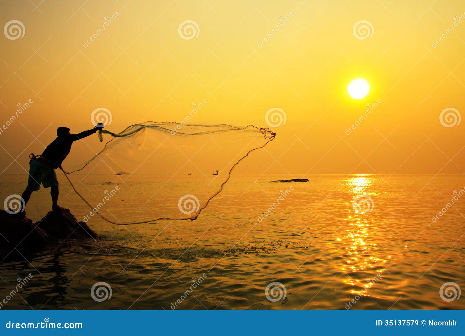 Throwing fishing net stock image. Image of bright, seashore - 35137579
