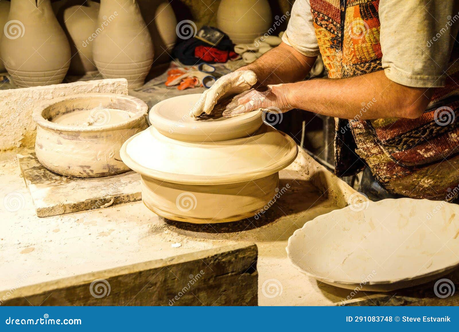 Throwing pots editorial stock photo. Image of throwing - 291083748