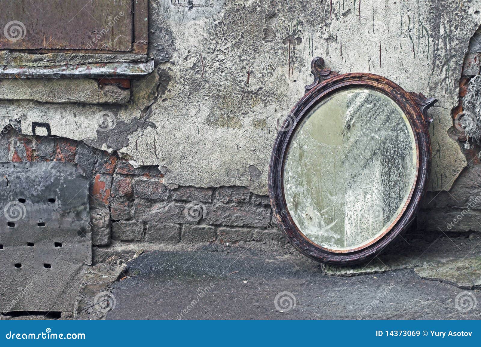 2,989 Dirty Old Mirror Photos - Free & Royalty-Free Stock Photos from ...