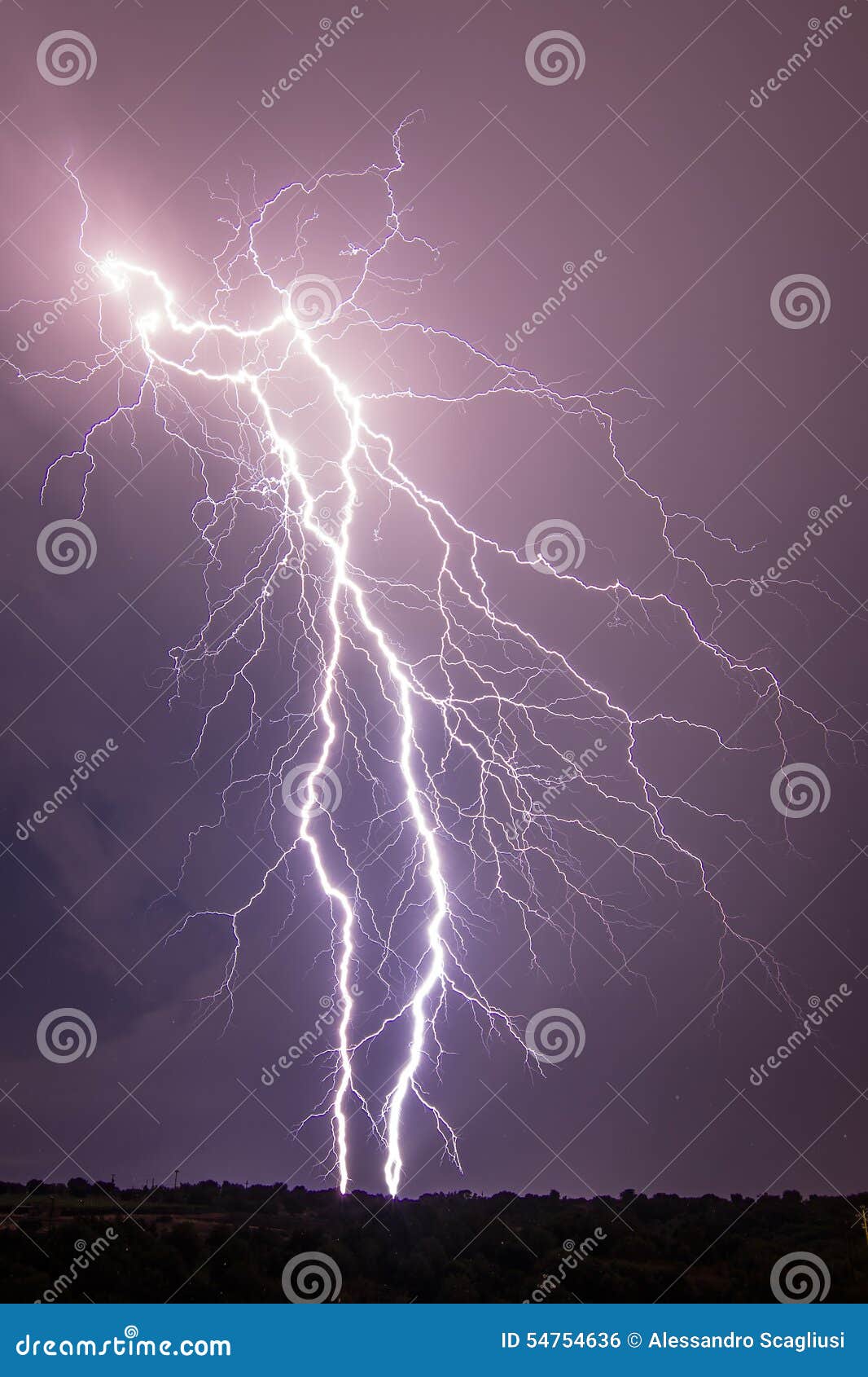 Thundebolts E Fulmini in Una Notte Tempestosa Fotografia Stock ...