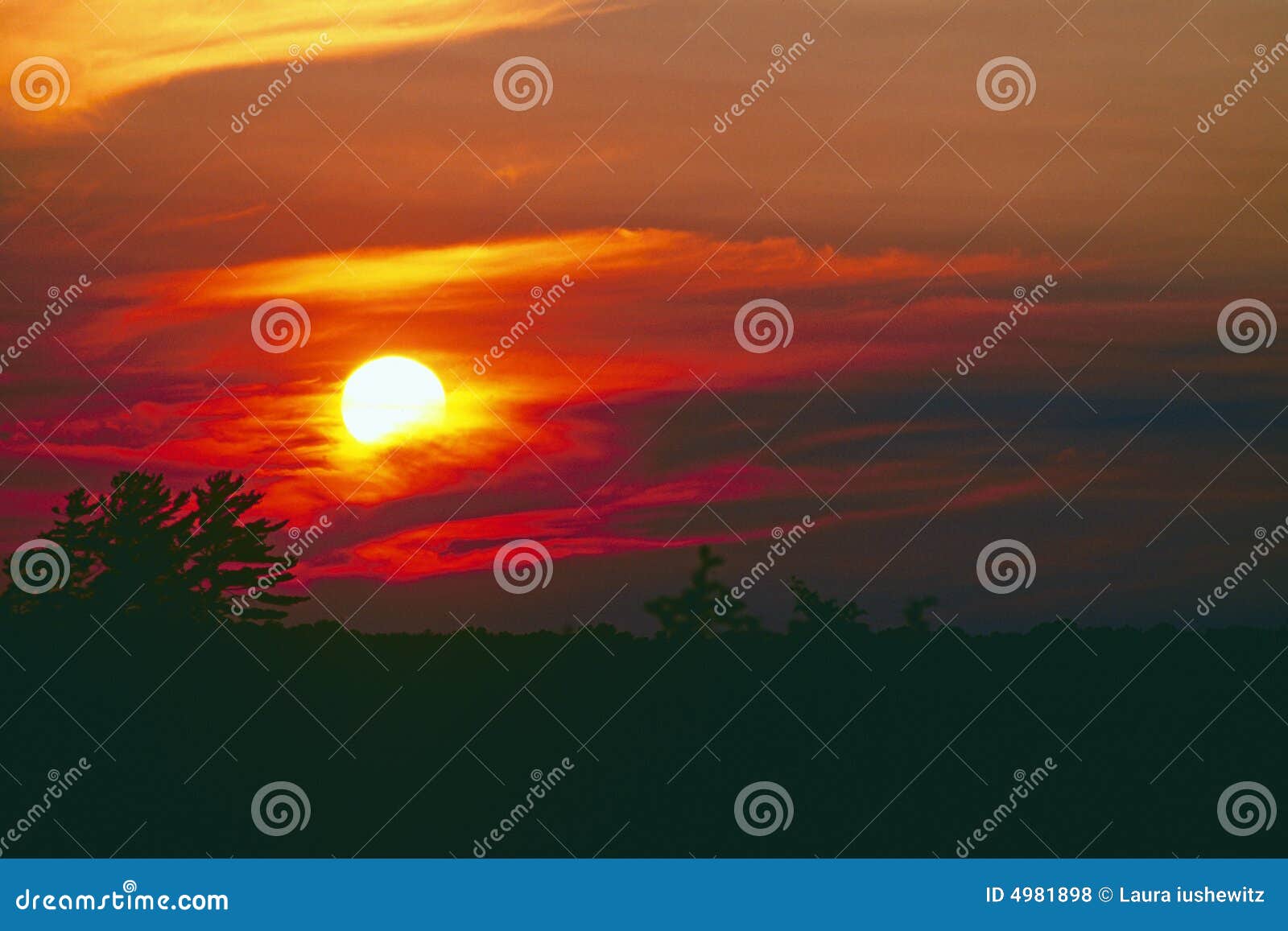 Thunder Lake sunset stock photo. Image of colourful, lakes - 4981898