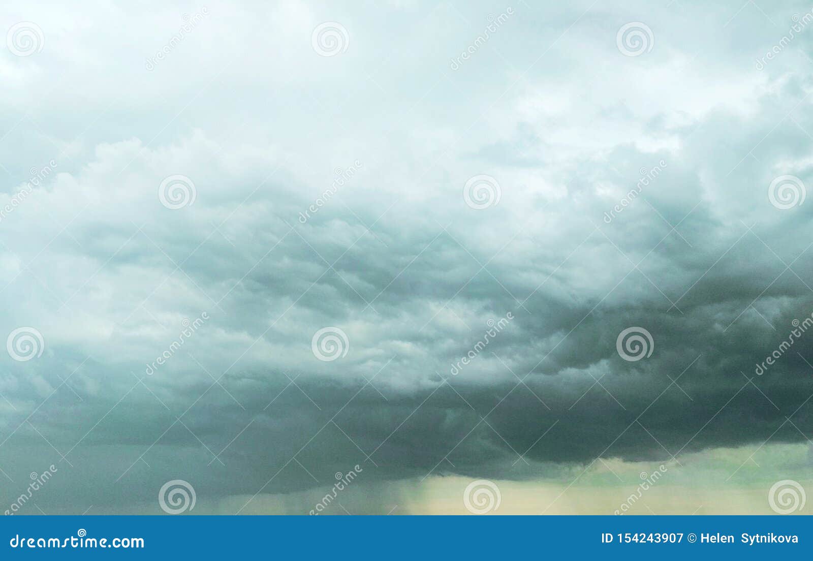 Thunderhead that is Floating Stock Image - Image of raining, pack ...