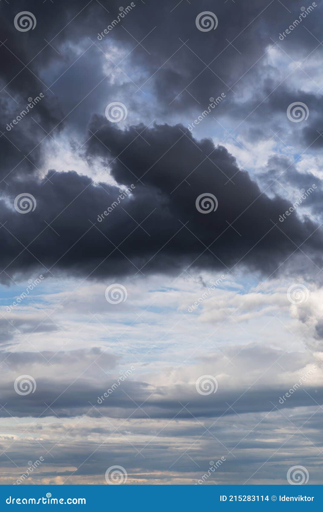 Thunderstorm Clouds Texture. Storm Sky with Dark Grey and White Cumulus ...
