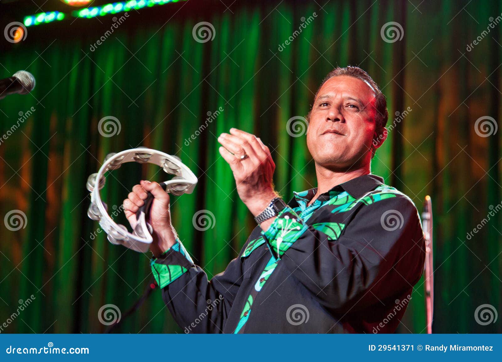 Tia Carrere & Daniel Ho Editorial Photo - Image of guitar, concert ...