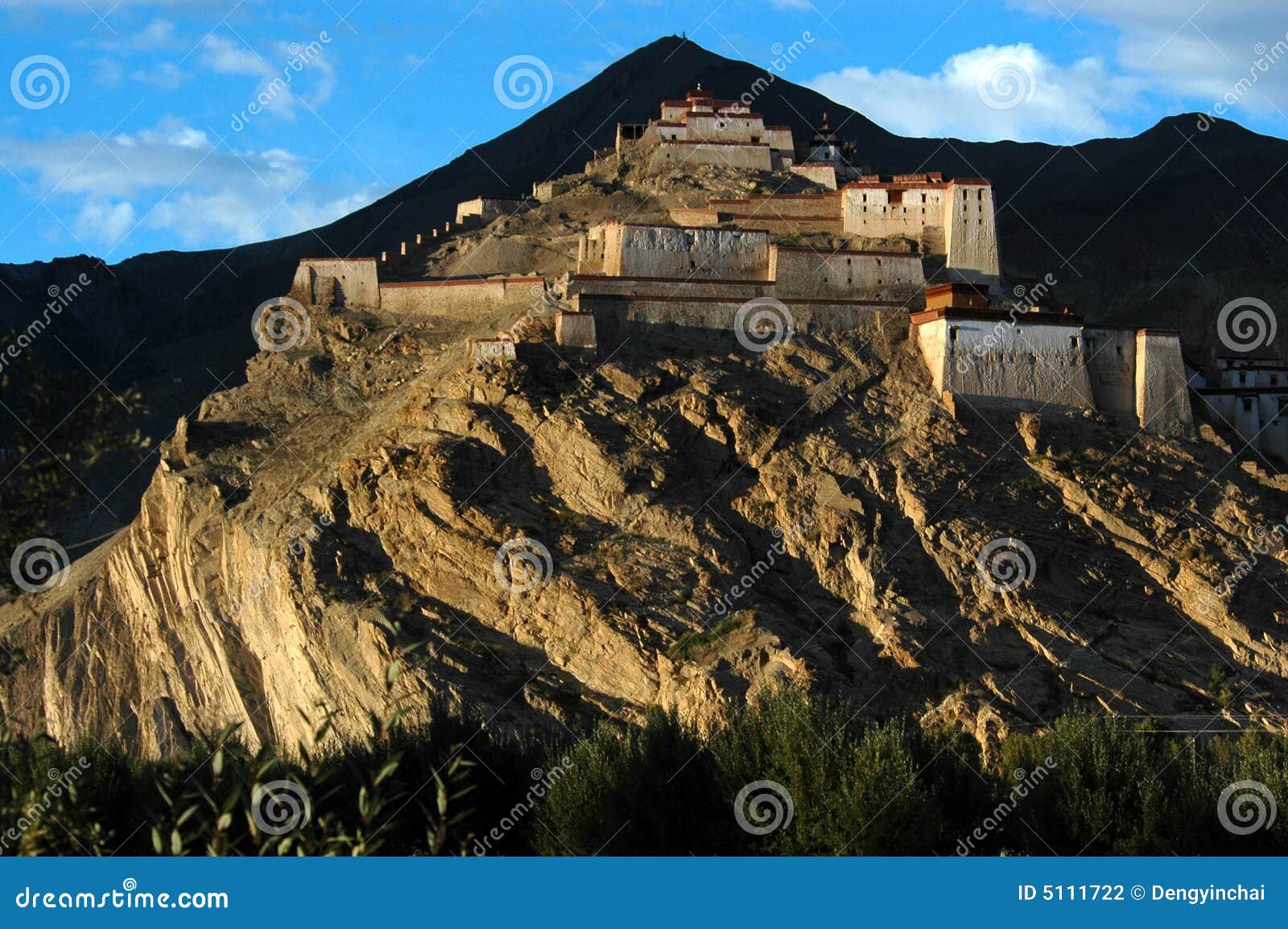 The Tibetan Ancient Castle on Mountain Stock Photo - Image of jiangzi ...