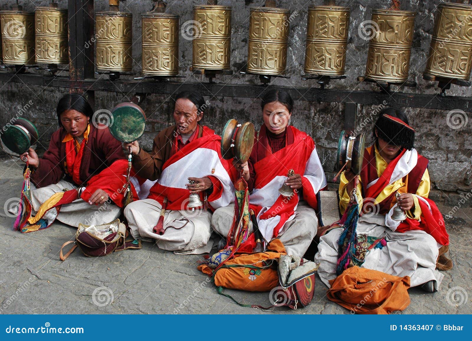Tibetan beggars editorial photography. Image of performance - 14363407