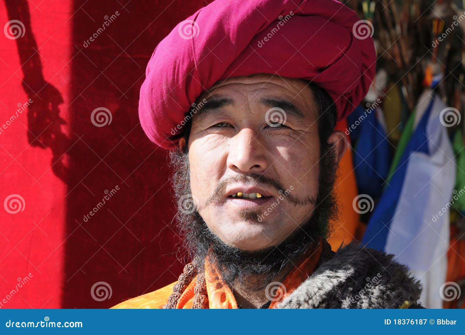 Tibetan mens redactionele fotografie. Image of rood, azië - 18376187