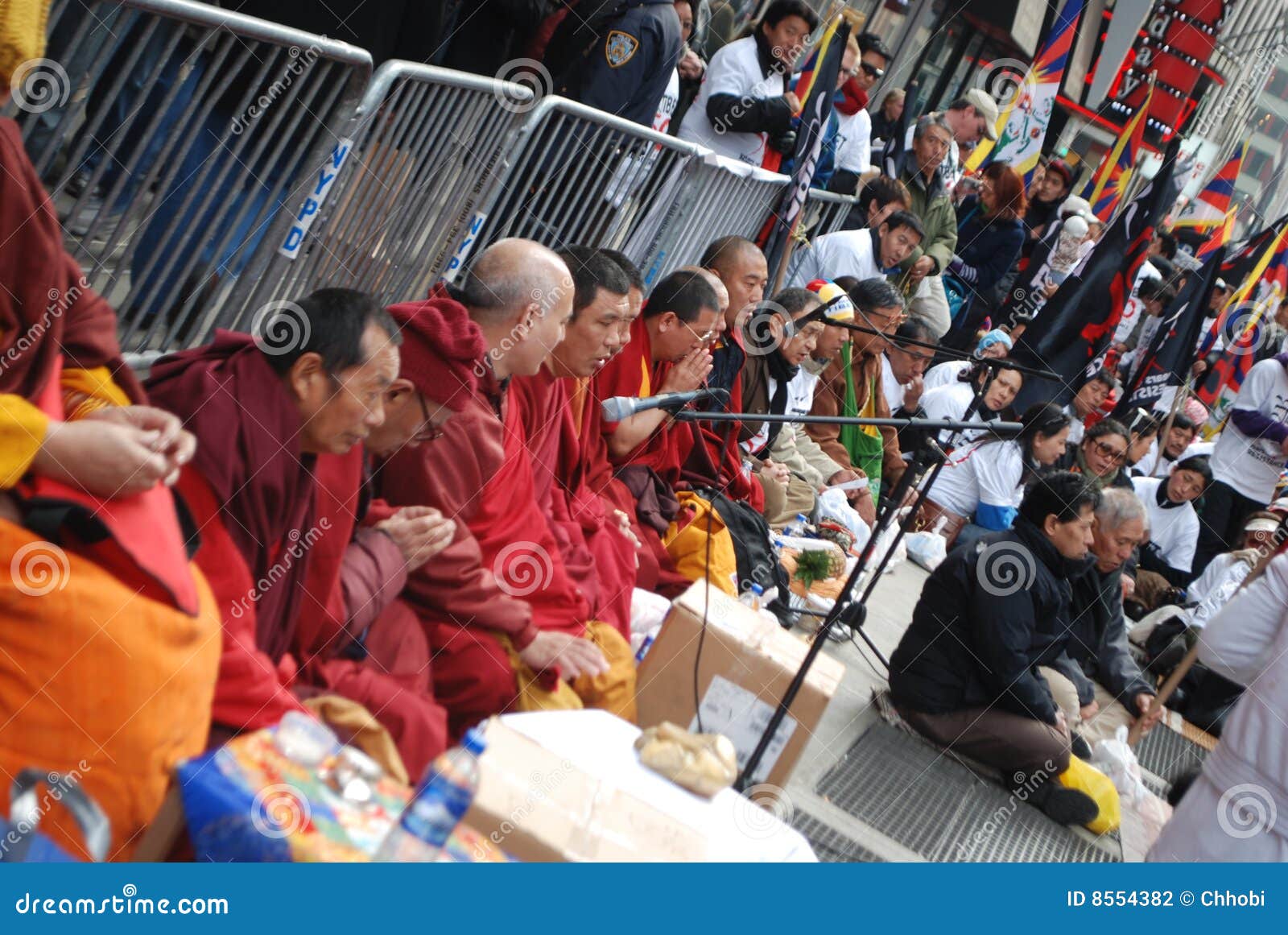 Tibetan monks on protest editorial photography. Image of freedom - 8554382