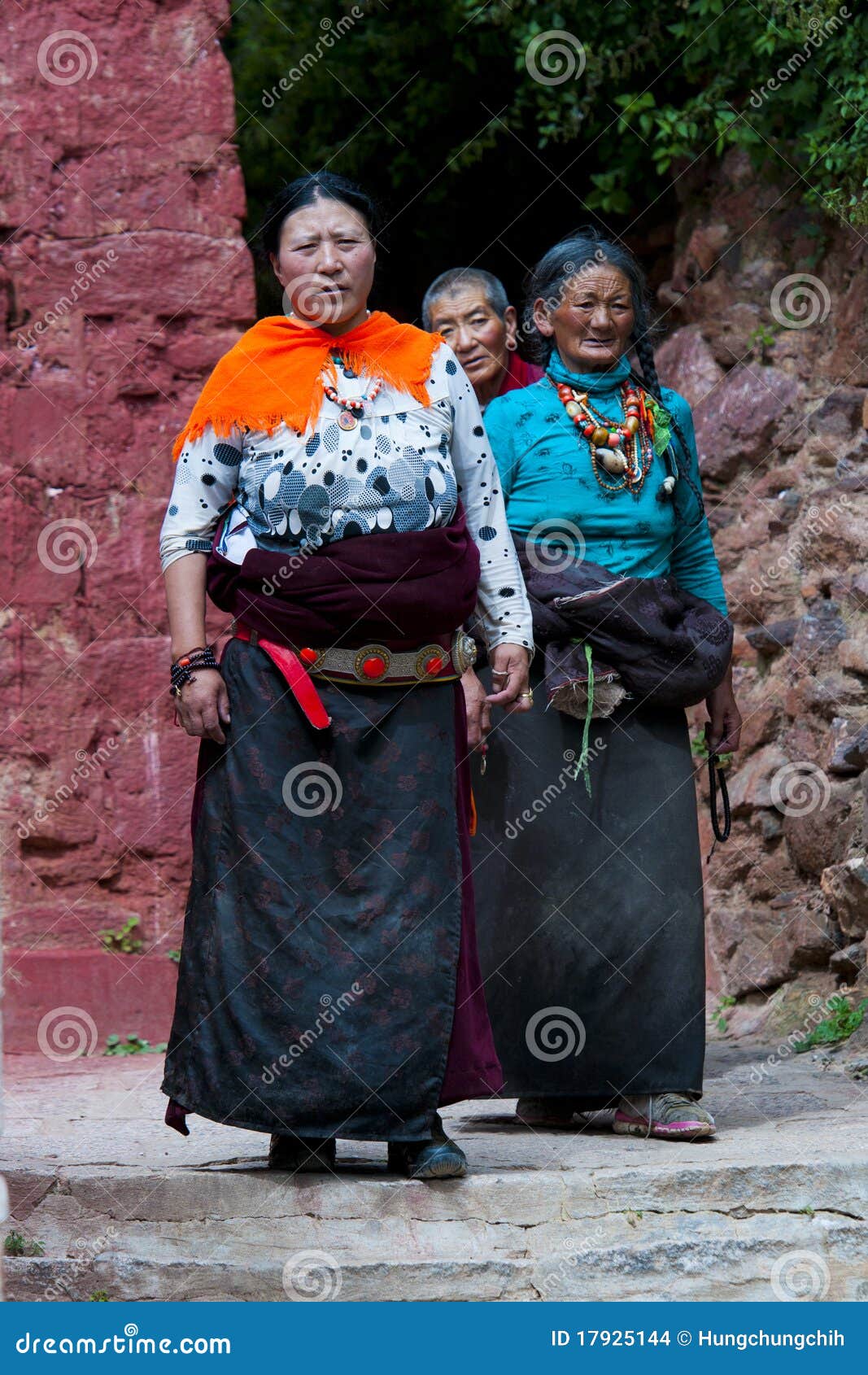 Tibetan pilgrims editorial stock image. Image of fanatic - 17925144