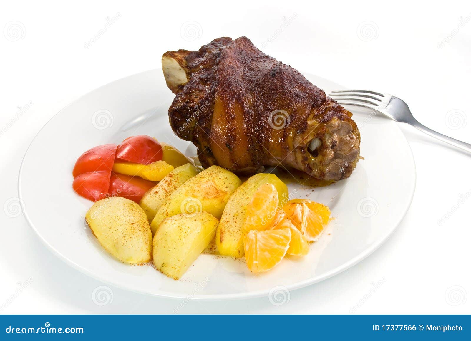 Tibia Del Porco Con La Patata, Peperone Dolce Rosso Fotografia Stock ...