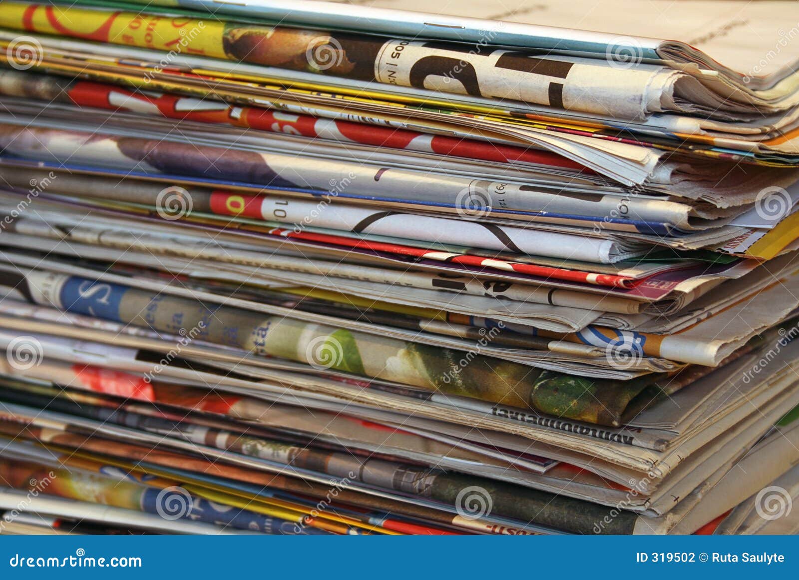 Tidningar arkivfoto. Bild av kunskap, tidningar, journalistik - 319502