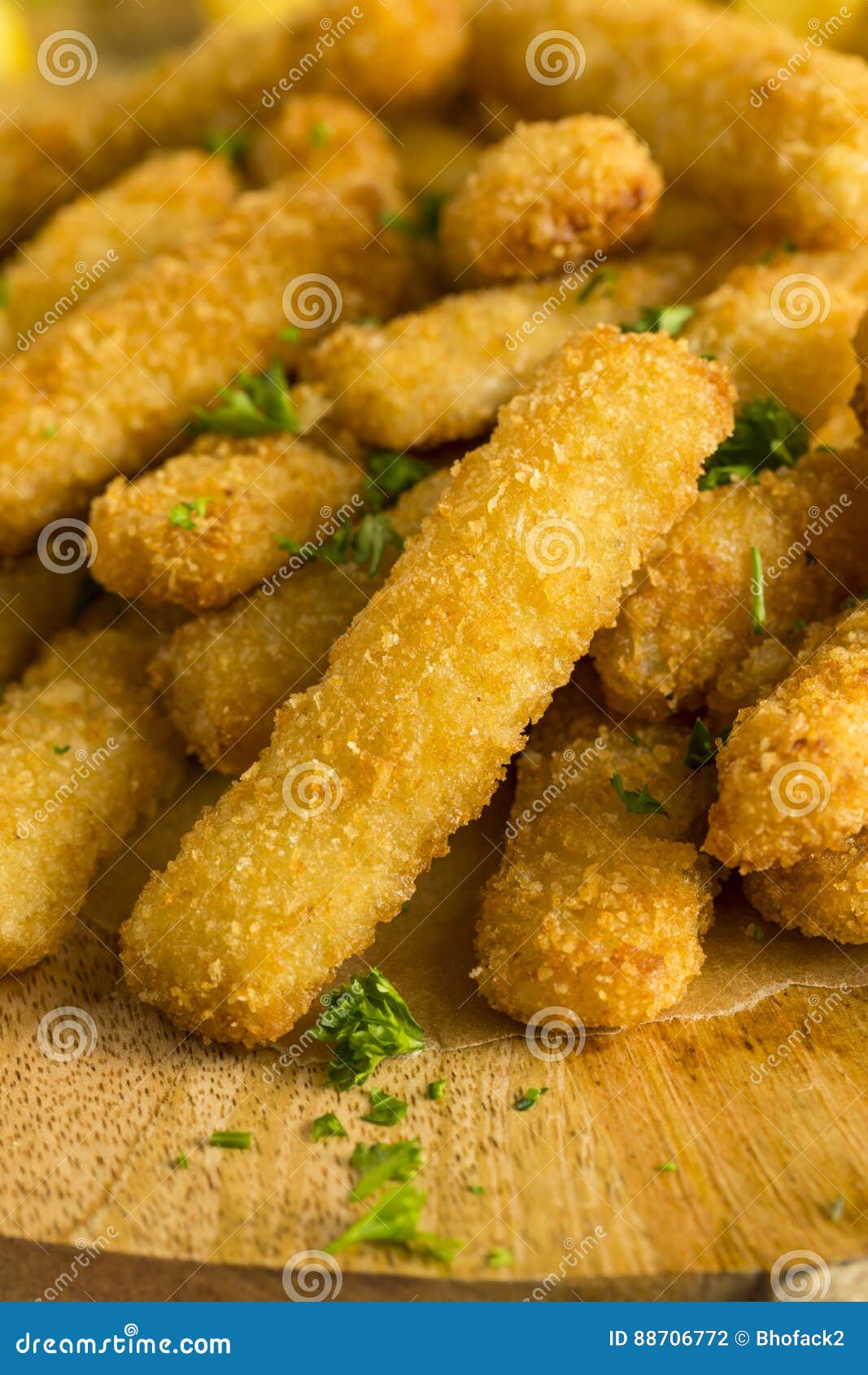 Tiefer Fried Fish Sticks Mit Pommes-Frites Stockfoto - Bild von gesund ...