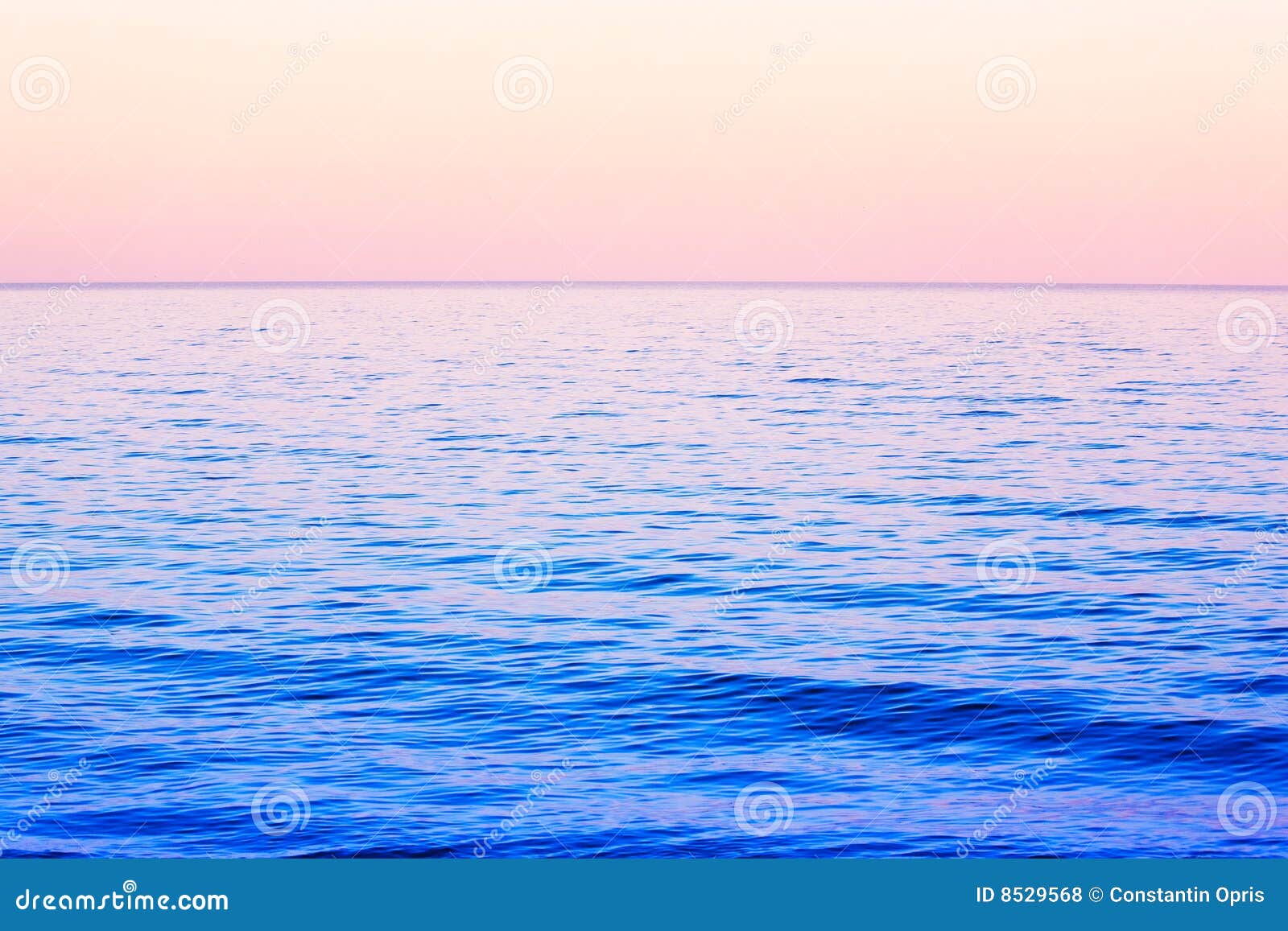 Tiefes blaues Meer stockfoto. Bild von sonnenuntergang - 8529568