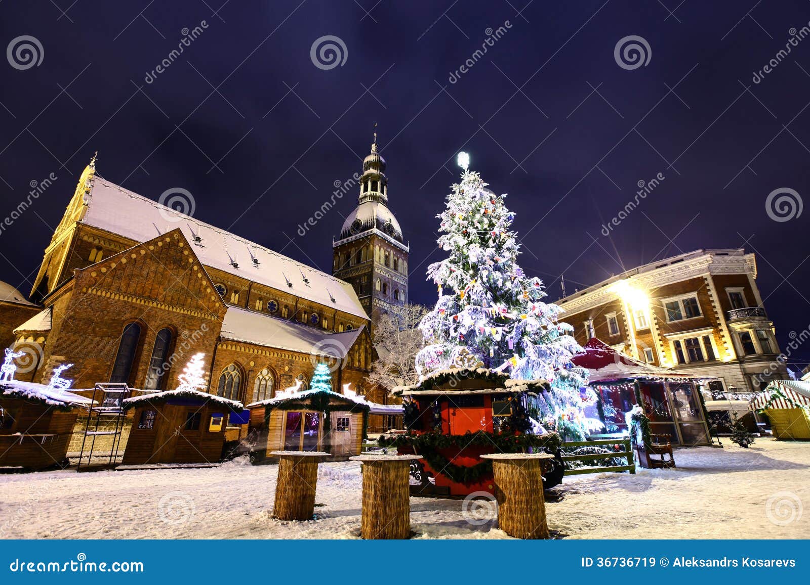 Tiempo De La Navidad En Riga Vieja, Letonia Imagen de archivo - Imagen ...