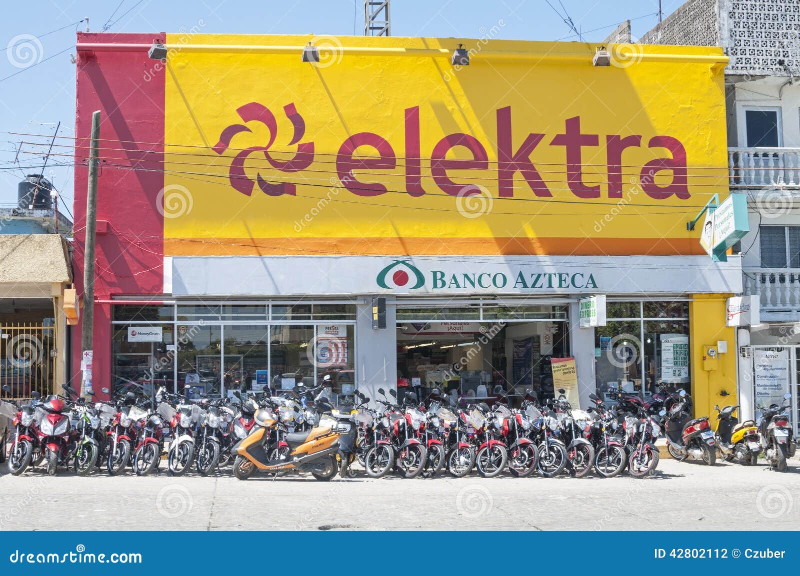 Tienda De La Electrónica De Elektra Fotografía editorial - Imagen: 42802112