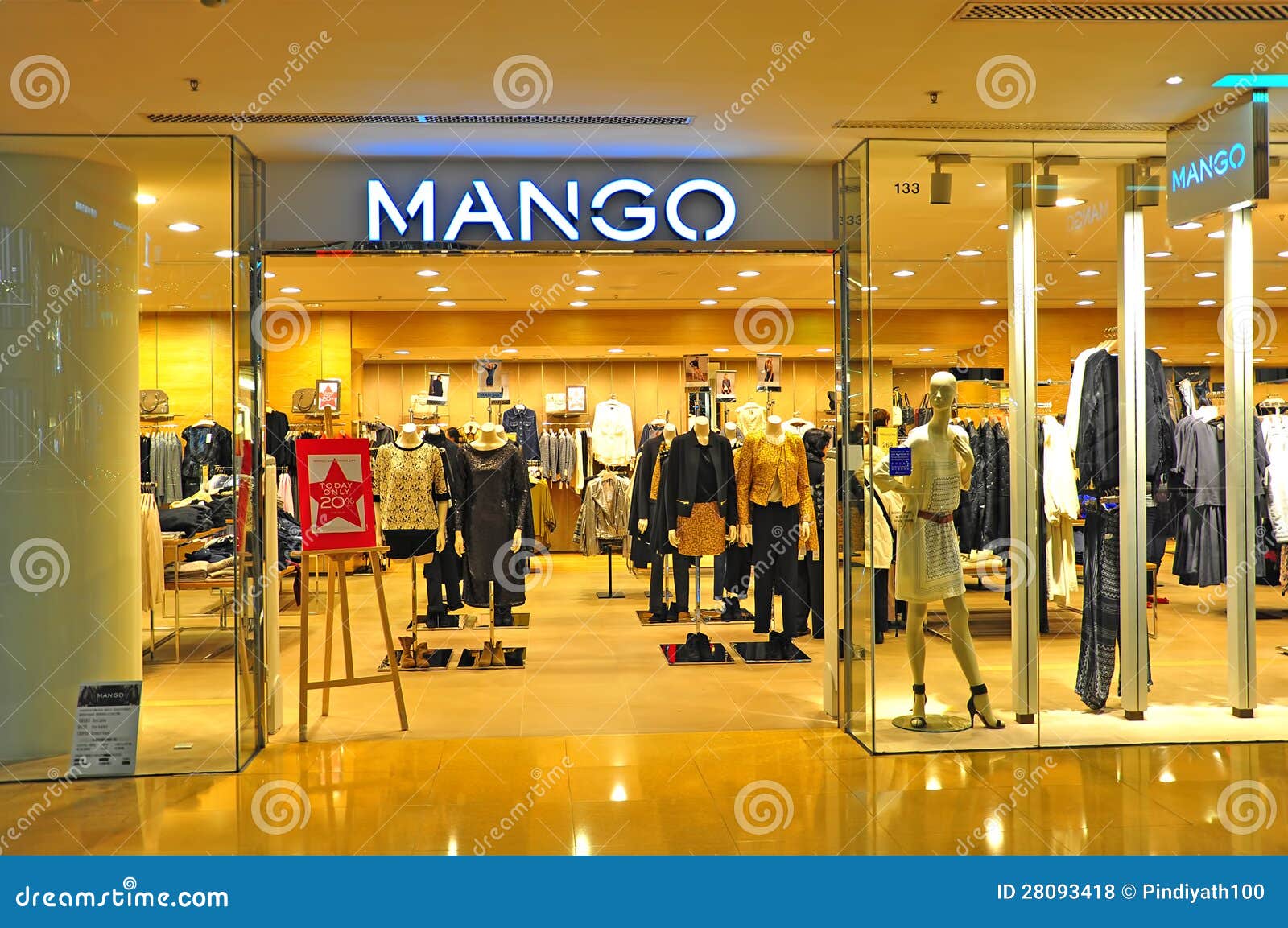 Tienda De Ropa Del Mango Hong-Kong Foto de archivo editorial - Imagen ...
