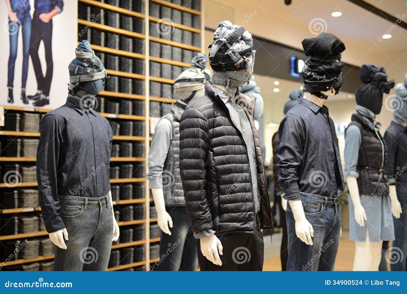 Tienda de ropa en Shangai foto de archivo. Imagen de alineadas - 34900524