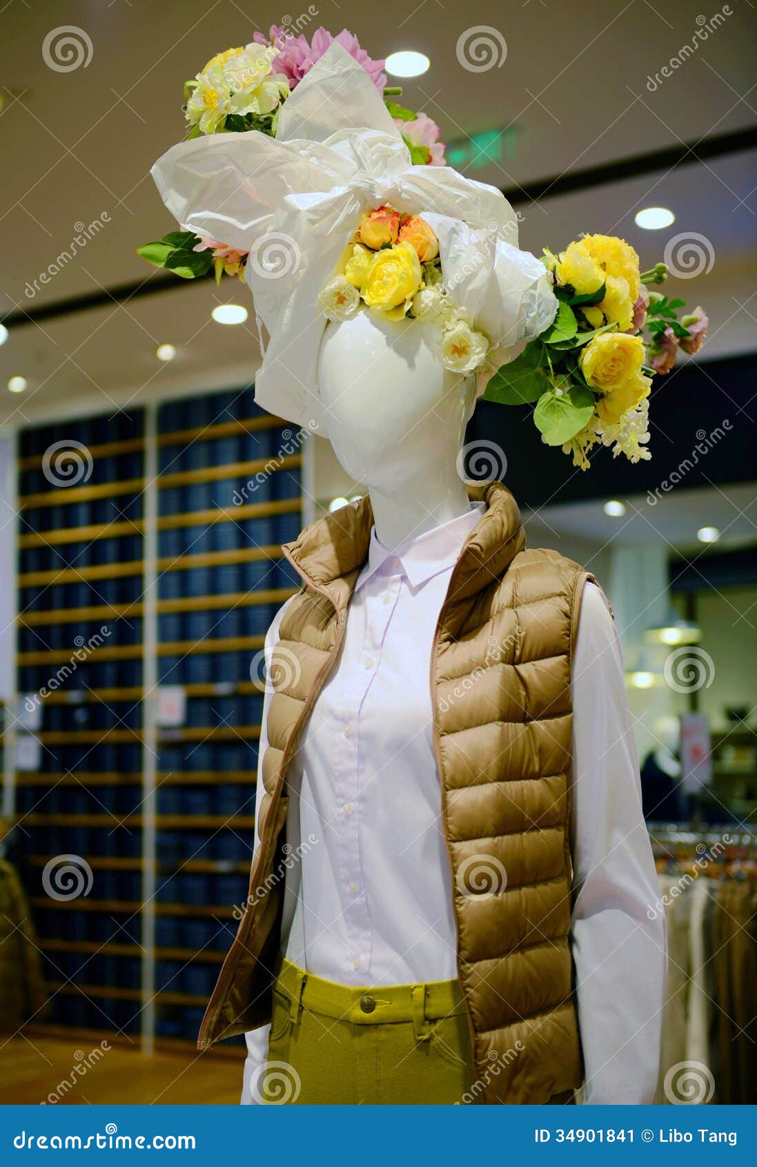 Tienda de ropa en Shangai imagen de archivo. Imagen de modelo - 34901841