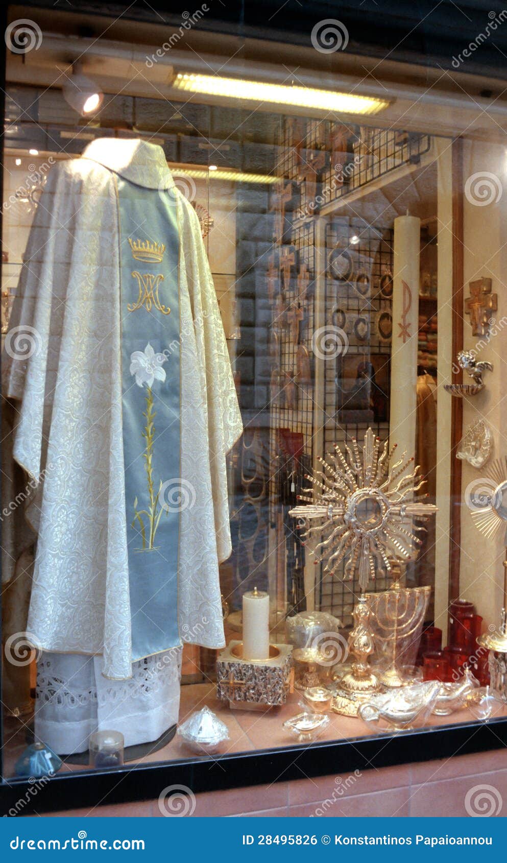 Tienda De Ropa Religiosa Italiana Foto editorial - Imagen de ropa ...