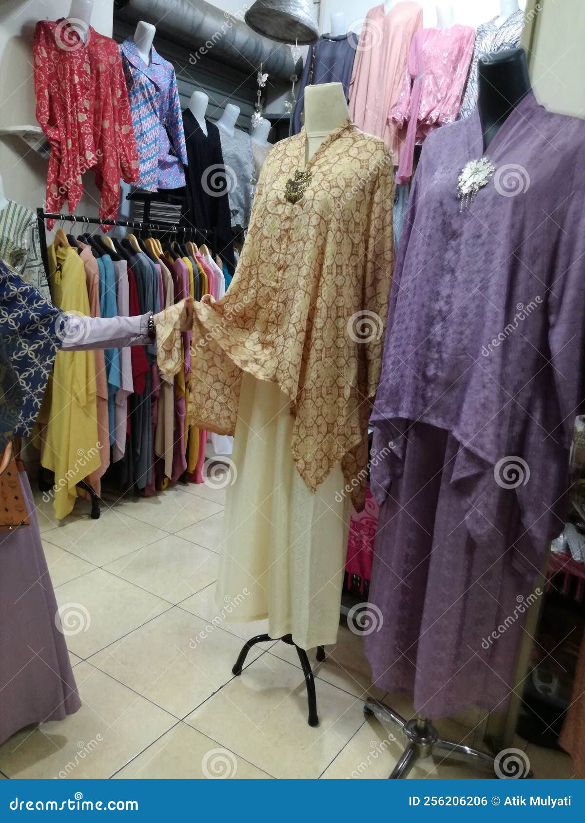 Tienda De Ropa Simple Y Corriente Pero a Todos Les Gusta Foto de ...